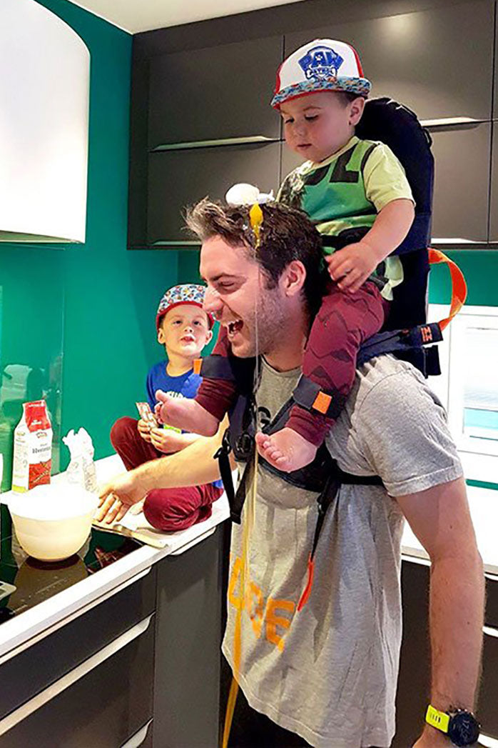 MiniMeis shoulder carrier - Using the MiniMeis in the kitchen