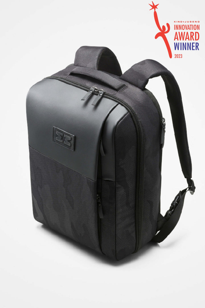 MiniMeis shoulder carrier - MiniMeis backpack - Gamechanger shoes